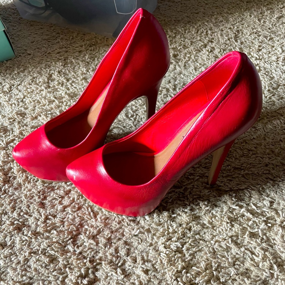 Red Pumps - Gem